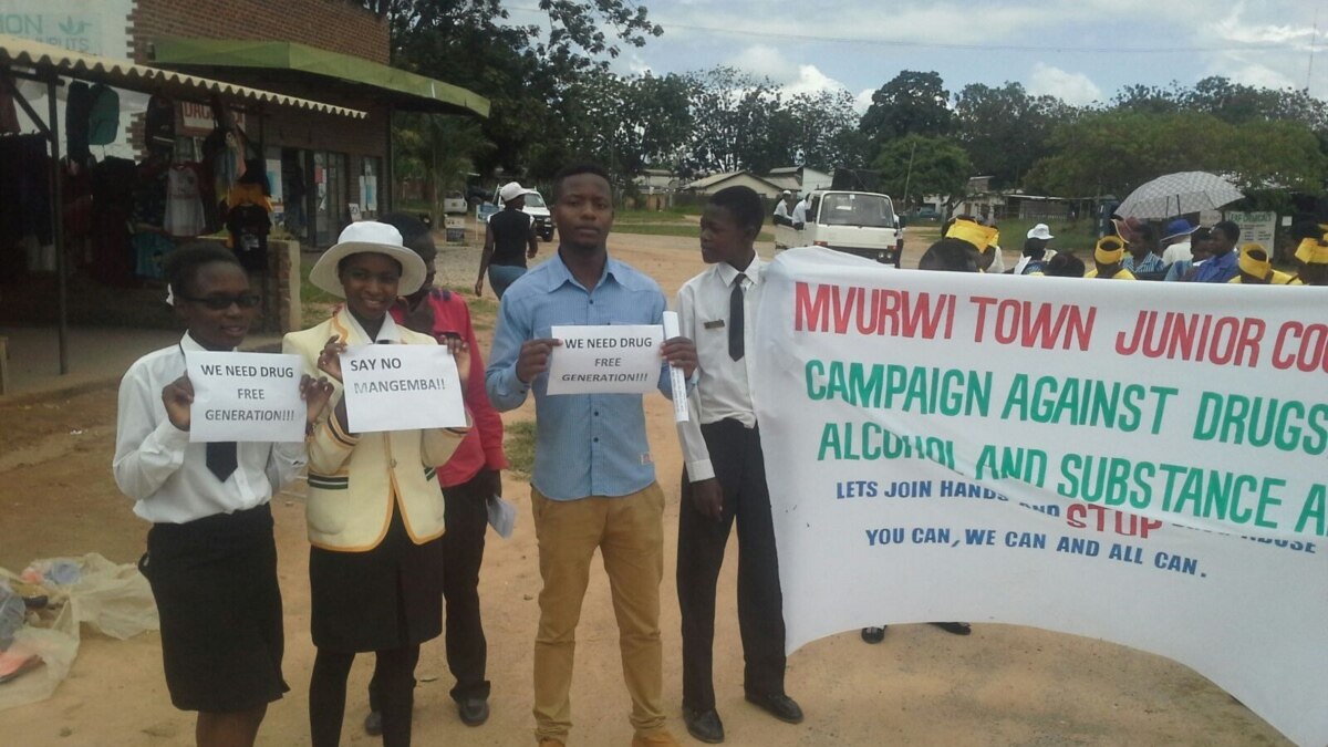 Kushandisa Zvinodhaka Kwovhiringa Hupenyu hweVechidiki