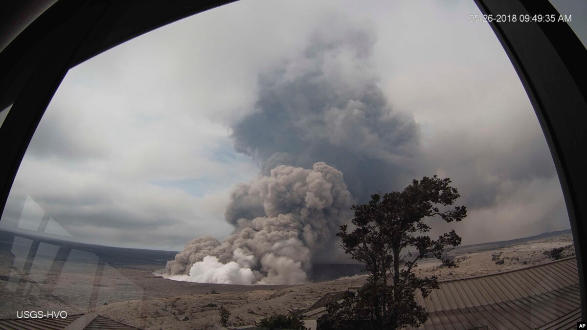 String of Hawaii Volcano Explosions Shoot Ash to 3,300 Meters