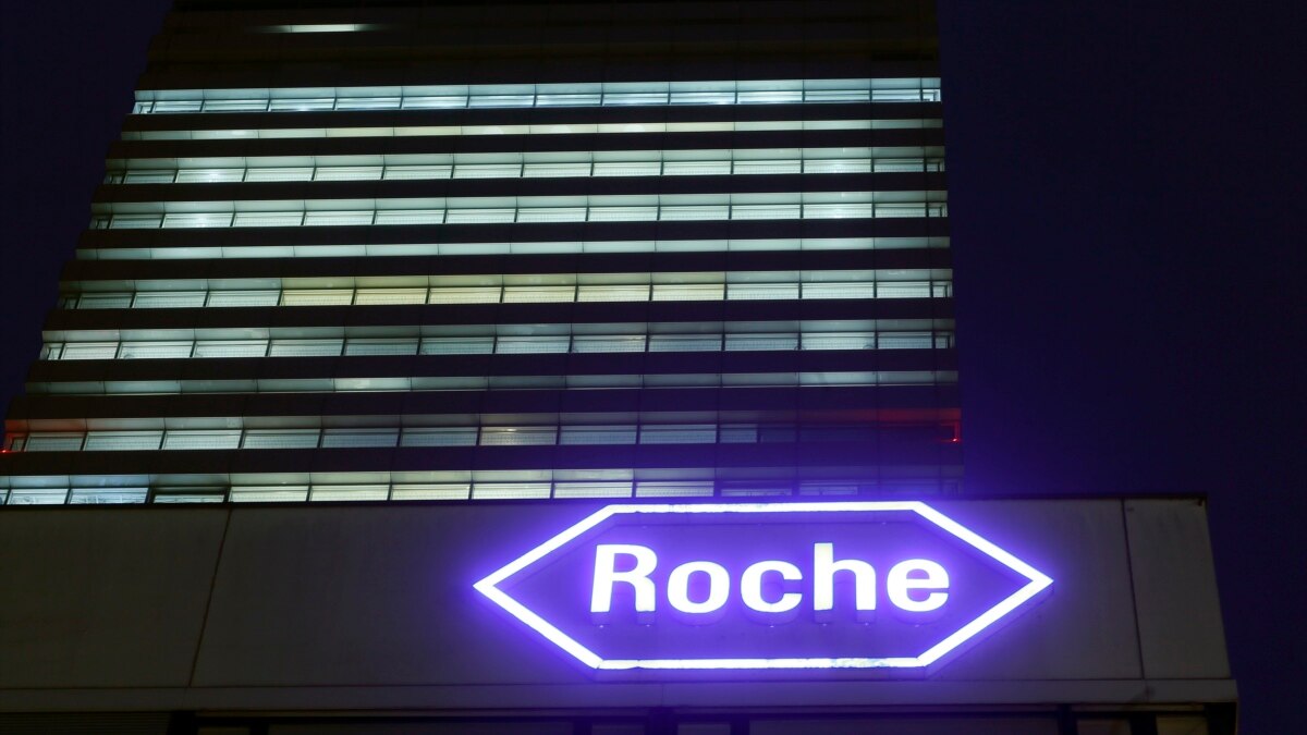Roche Win Boosts Case for Adding Chemo to Cancer Immunotherapy