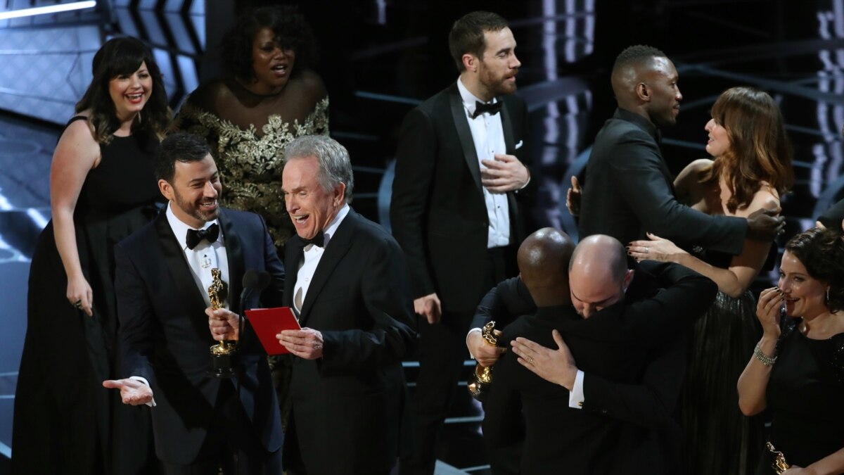 'Moonlight' Wins Best Picture at Mixed-Up Oscars Ceremony