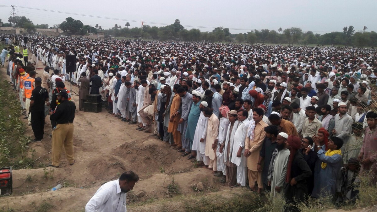 Deaths in Pakistan Push Tanker Fire Toll to 190