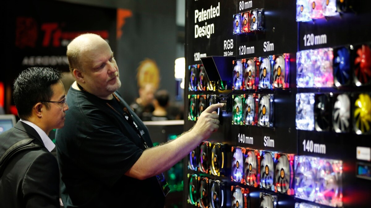 Advances in Wearable Devices Emerge at Asia's Top High-tech Show