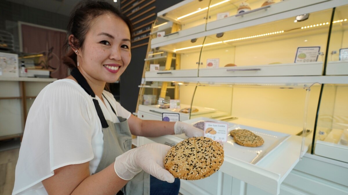 Asian American Bakeries Mix Together Cultures to Create New Foods