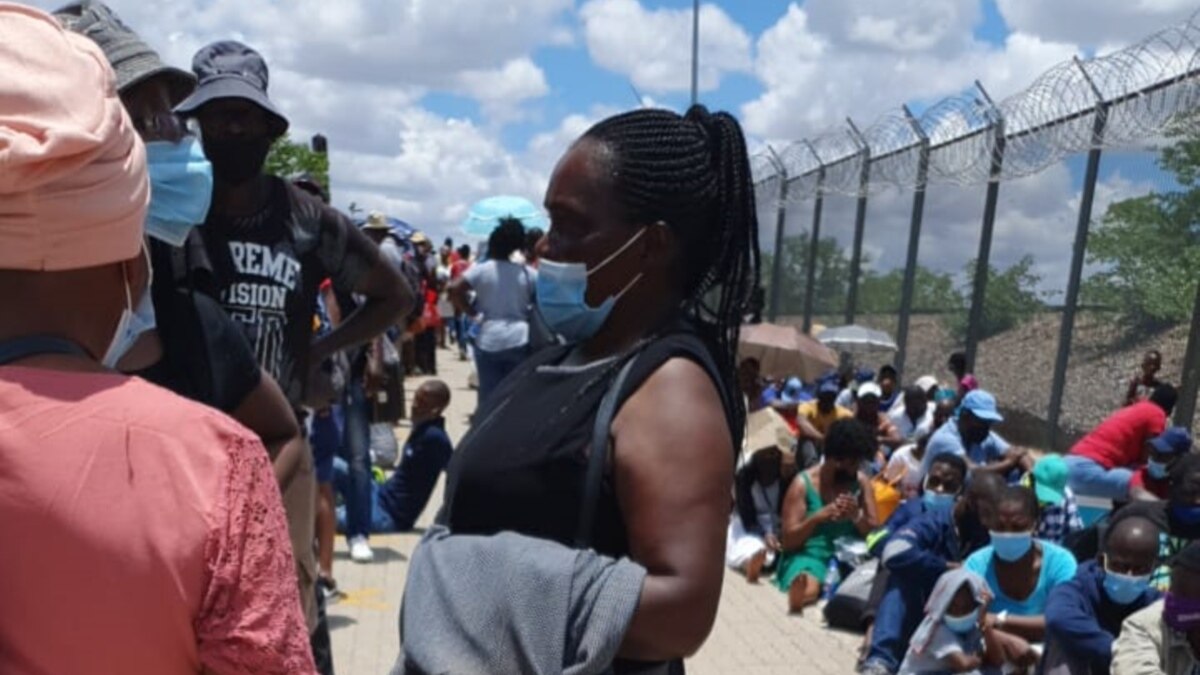 South Africa Police, Soldiers Intensify Clampdown on Zimbabweans At ...