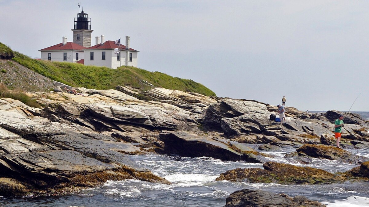 Four Beautiful Lighthouses in the US Are Available at No Cost
