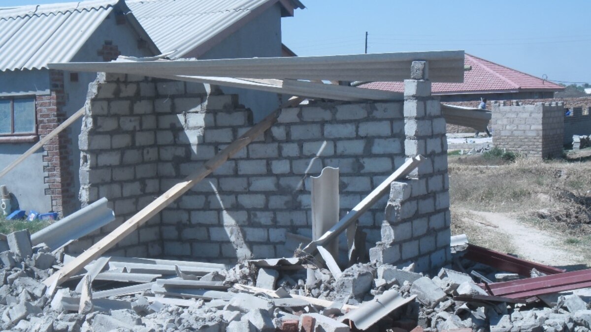 Hundreds Left Homeless as Zimbabwe Starts Demolishing 'Illegal' Houses