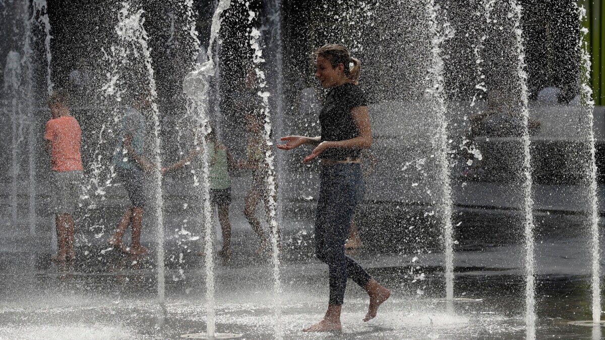 Europa e përfshirë nga valët e të nxehtit dhe zjarret