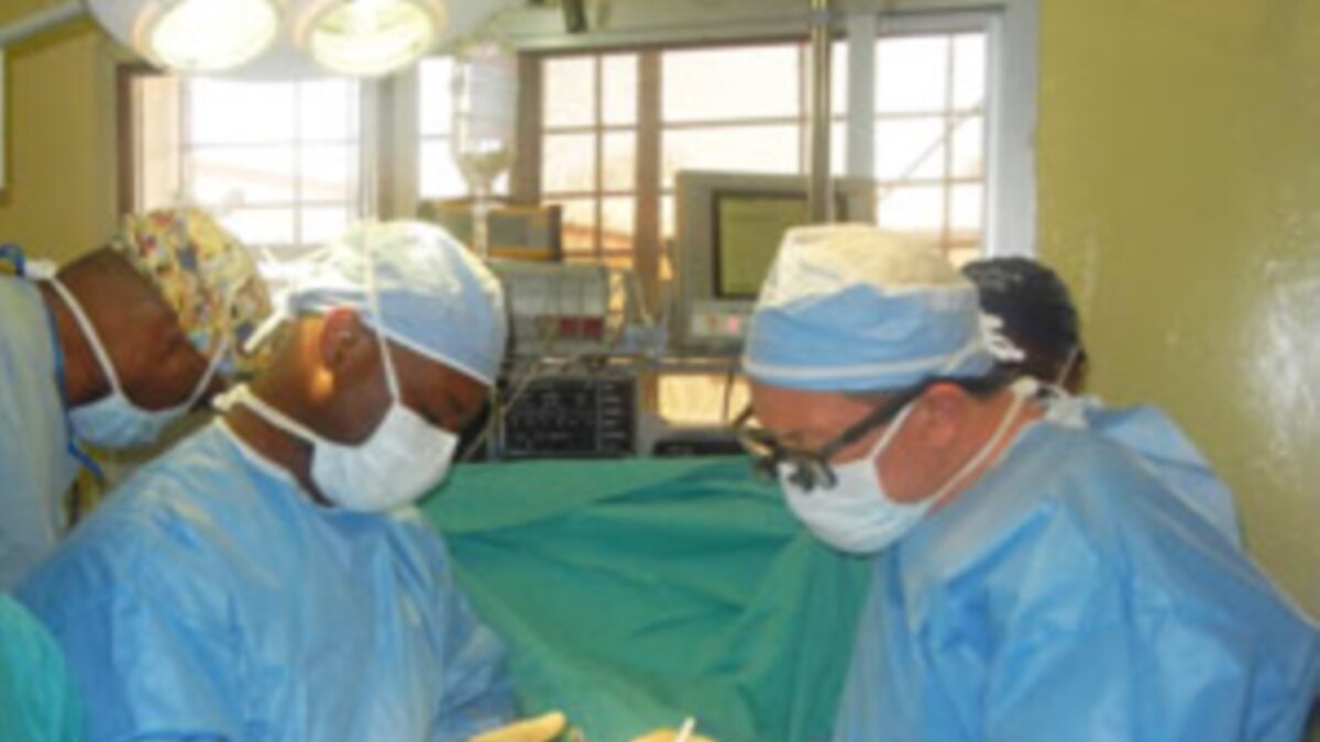 Surgeons Volunteer to Improve Liberian Health Care