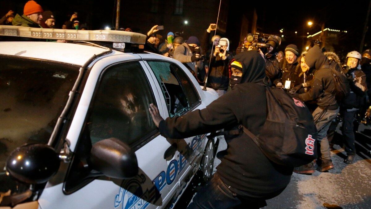 Riot-Hit Ferguson Braces for Second Night of Unrest