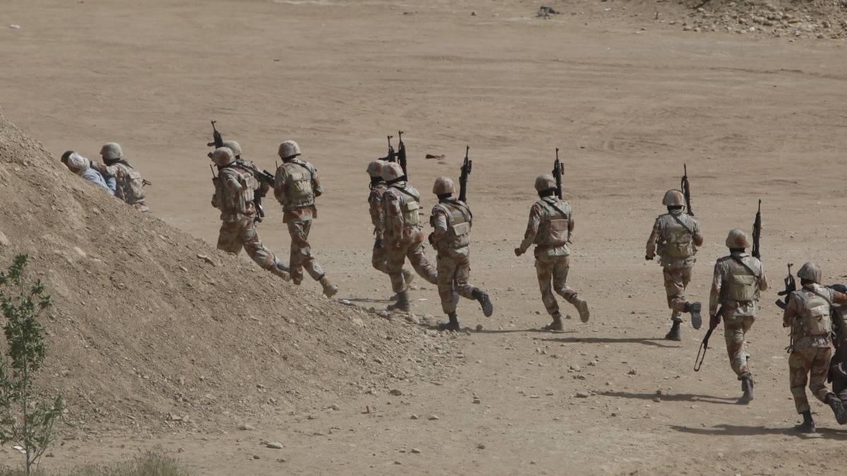 Pakistani Troops Take Charge of Ongoing Anti-Gangsters Operation