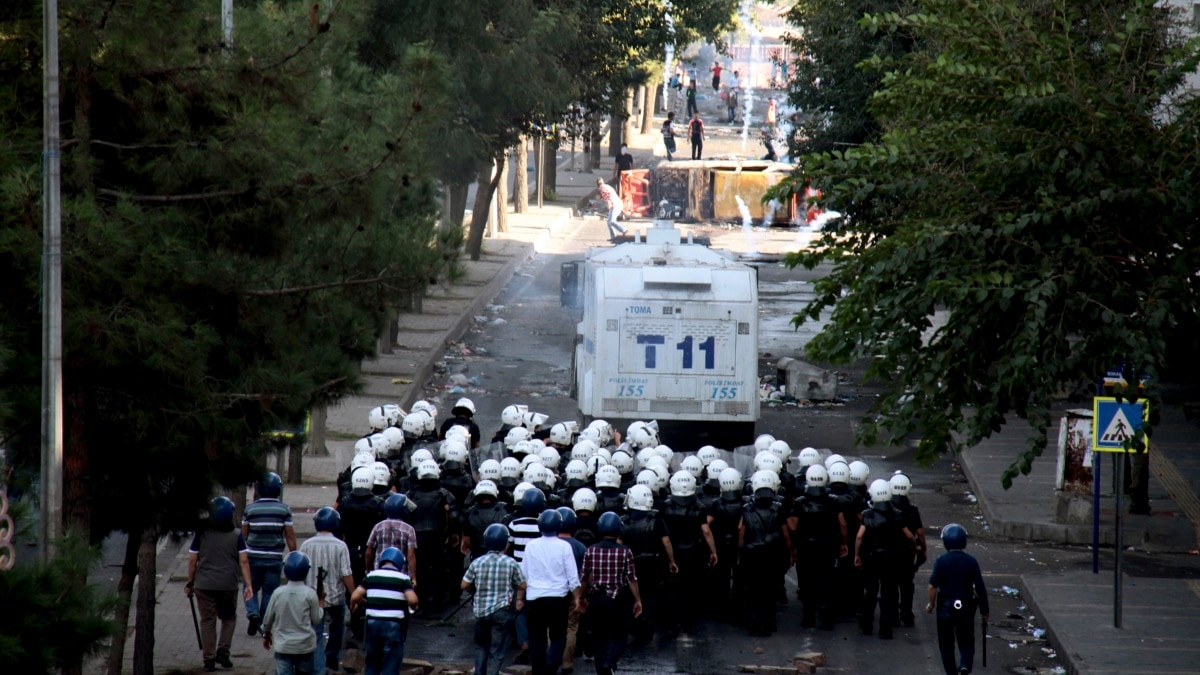 At Least 18 Killed in Clashes Between Turkish Police, Kurds