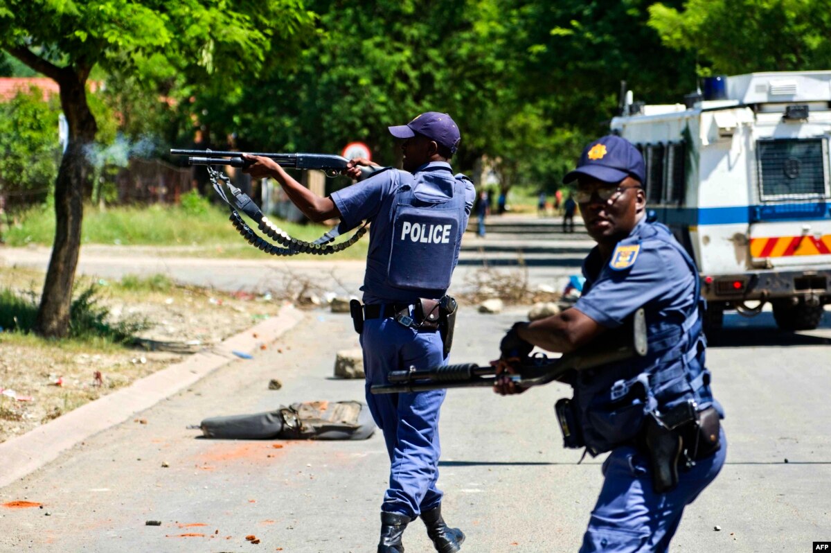 4 Police Arrested in South Africa