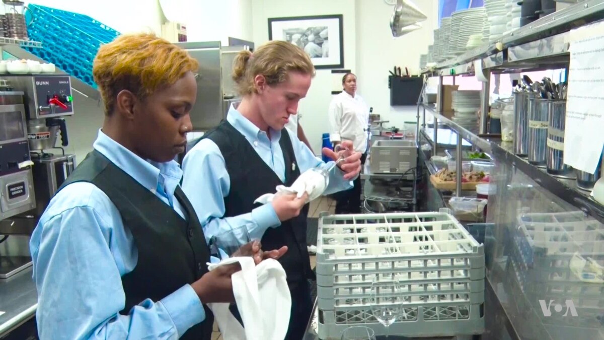 Ohio Restaurant Owner Gives Ex-Cons a Second Chance