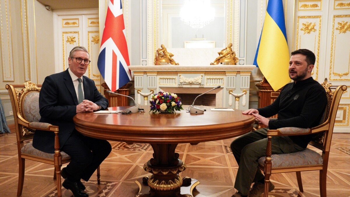 Starmer firmos marrëveshjen “për 100 vjet partneritet” me Ukrainën ...