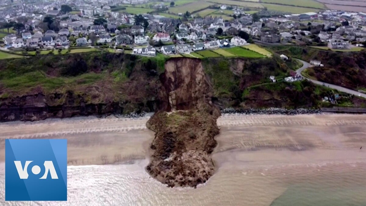 Welsh Cliff Collapse Puts Homes at Risk
