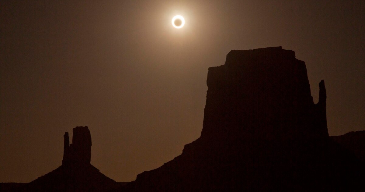 Solar Eclipse Mania Spurs US Festivals, Tours, Sold-out Hotels