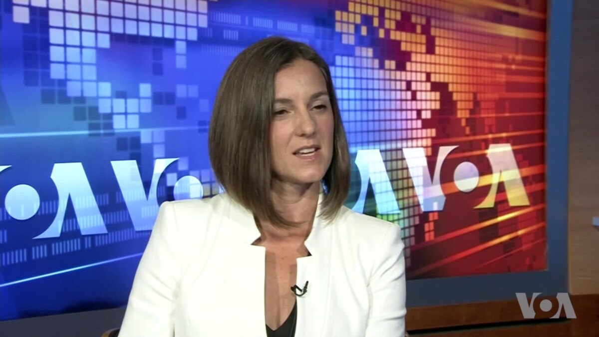 Cora Neumann on African First Ladies and Solidarity