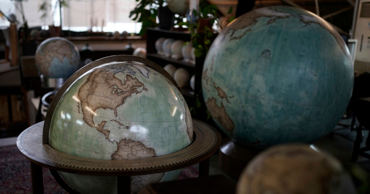 Globes Remain Popular, Even with Google Earth