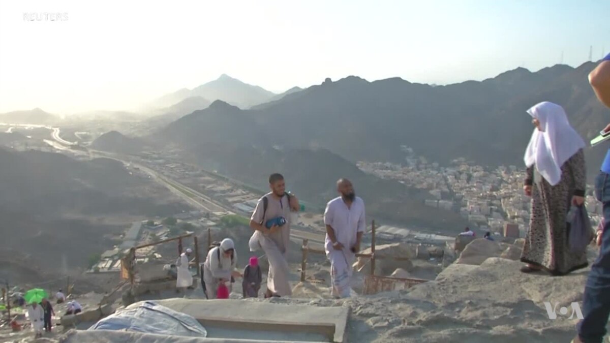 Muslims Begin Annual Hajj Rituals at Mecca