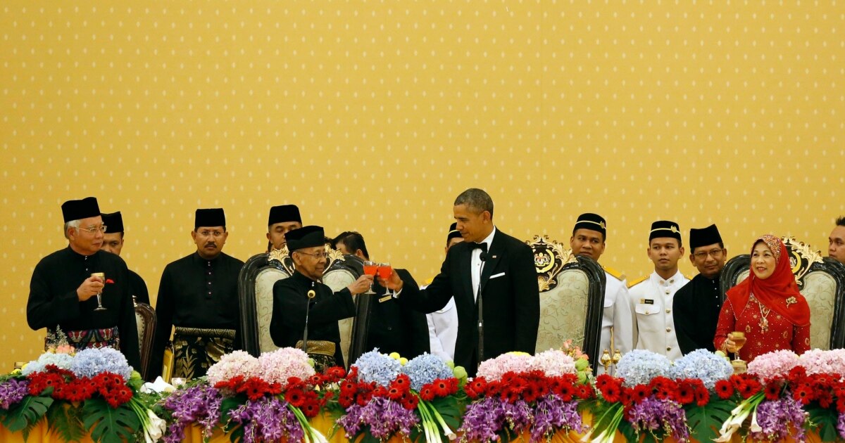 Obama Makes Landmark Visit to Malaysia