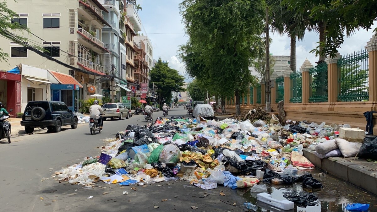 City Hall, Trash Collectors Reach Agreement Over Labor Benefits