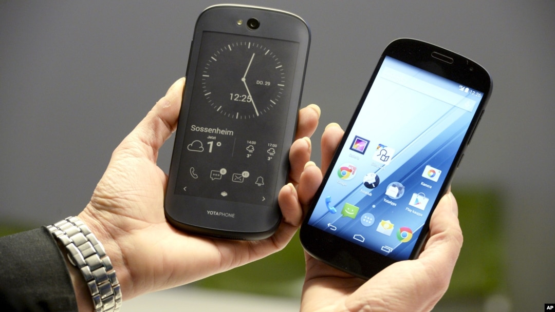 Yota Shows Off Its Revamped Dualscreen Phone