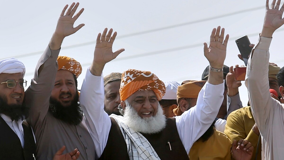 Large Anti-Government March Sets off for Pakistan's Capital