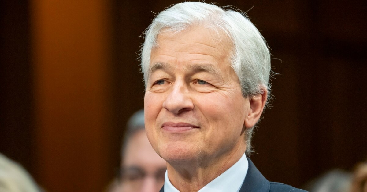 CEO de JPMorgan, Jamie Dimon, dice que "es hora de contraatacar" en ...