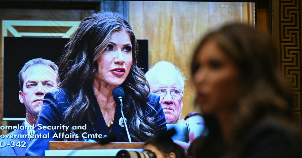 Senado de EEUU confirma a Kristi Noem como secretaria de Seguridad Nacional