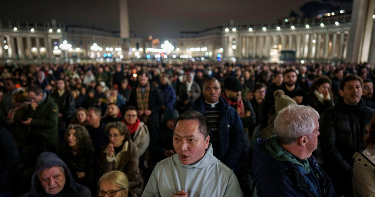 El papa Francisco duerme bien y sigue con su recuperación, mientras ...