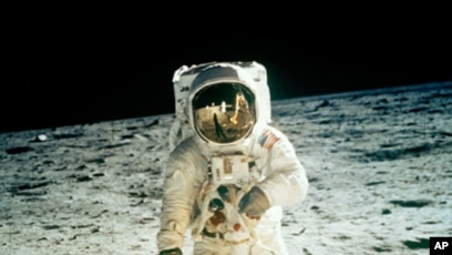 El Astronauta Neil Armstrong En La Luna