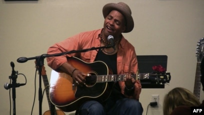 Guy Davis Muzikant Profile For Guy Davis American Roots Artist