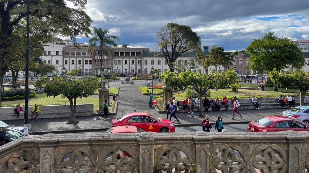 La Merced: parque reúne a nicaragüenses que buscan subsistir en Costa Rica