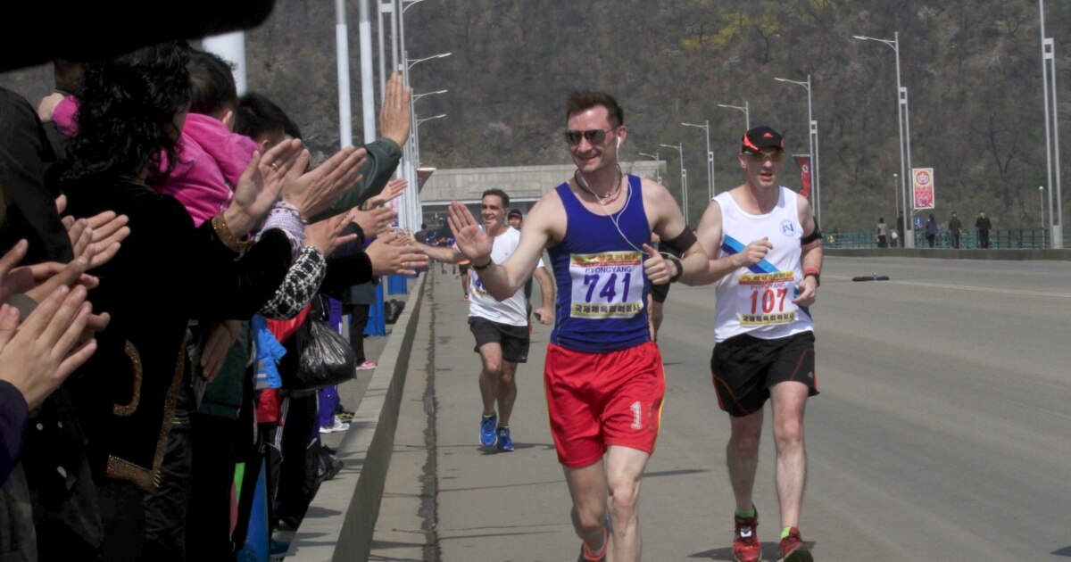 More Than 1,600 Runners Take Part in Pyongyang Marathon
