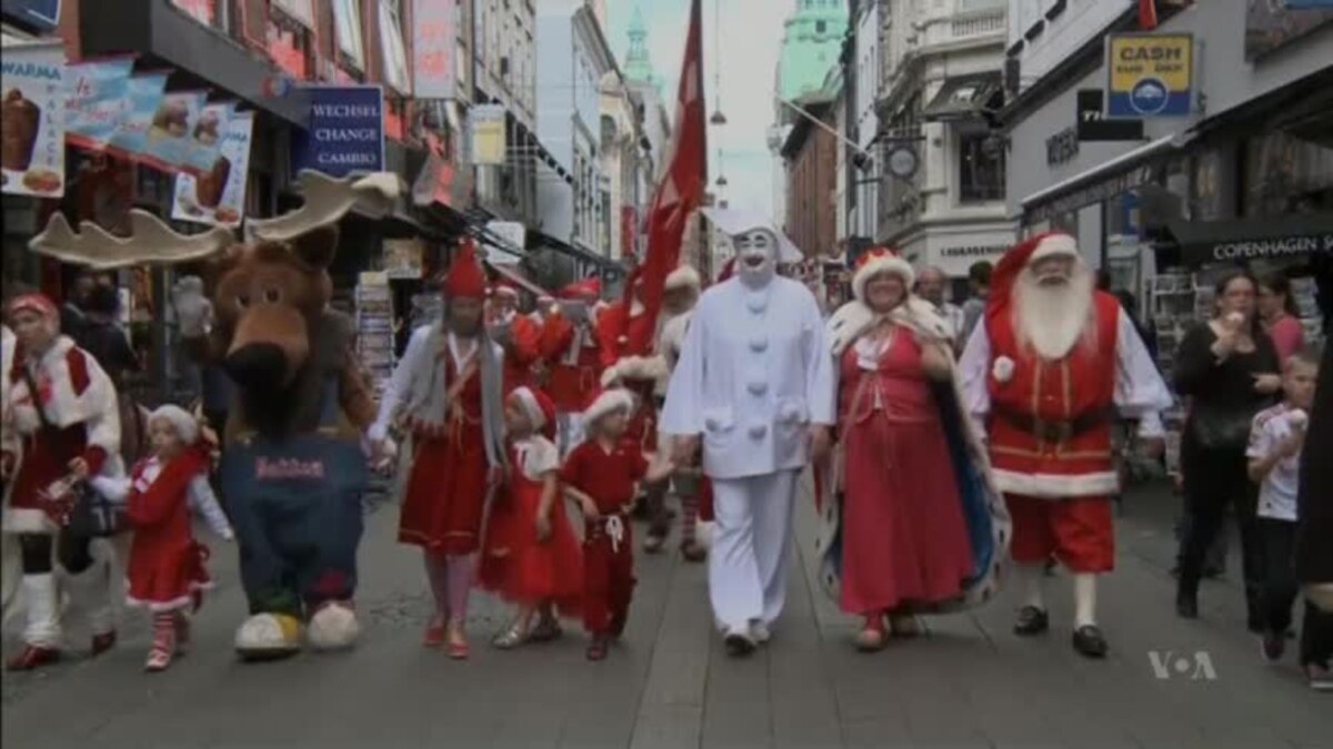 Annual Santa Claus Congress Opens in Denmark