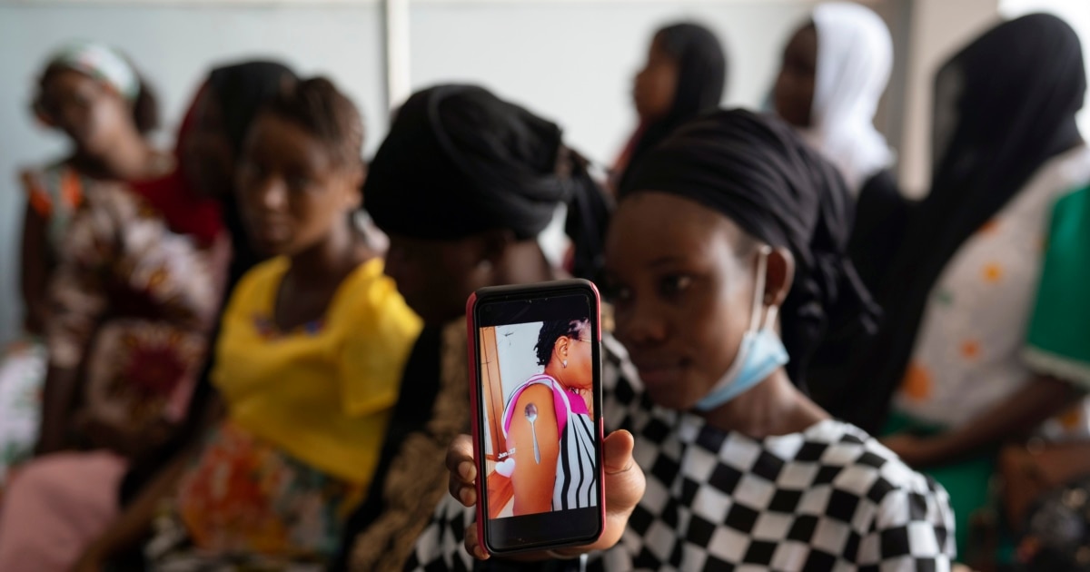 Facebook Pat Fè Anyen Pou Jere Dezenfòmasyon sou Vaksen COVID-19 la