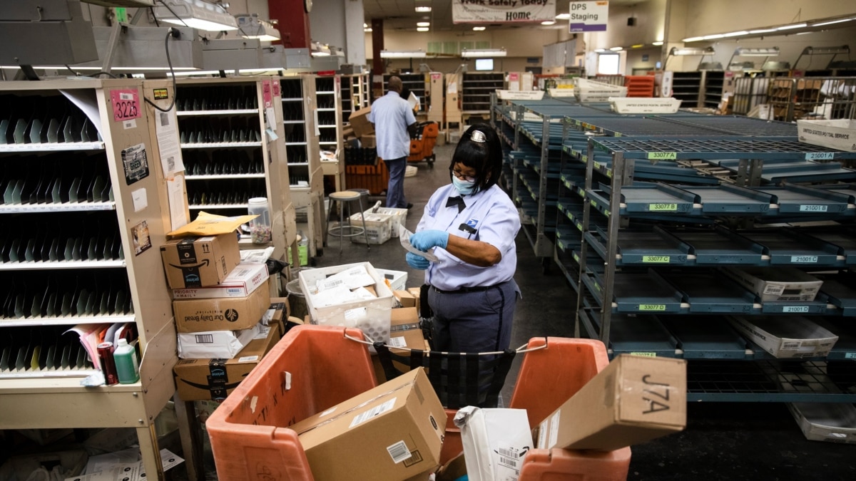 US Mail Delays Likely as New Postal Boss Pushes Cost-Cutting