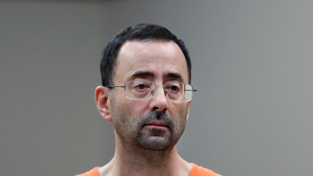 Larry Nassar, ish mjeku famëkeq i gjimnastikës, goditet në burg