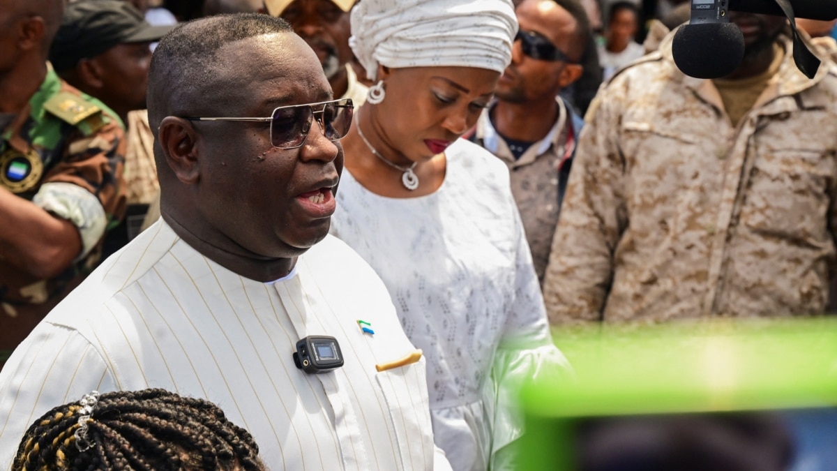 Le président Julius Maada Bio réélu pour un deuxième mandat en Sierra Leone