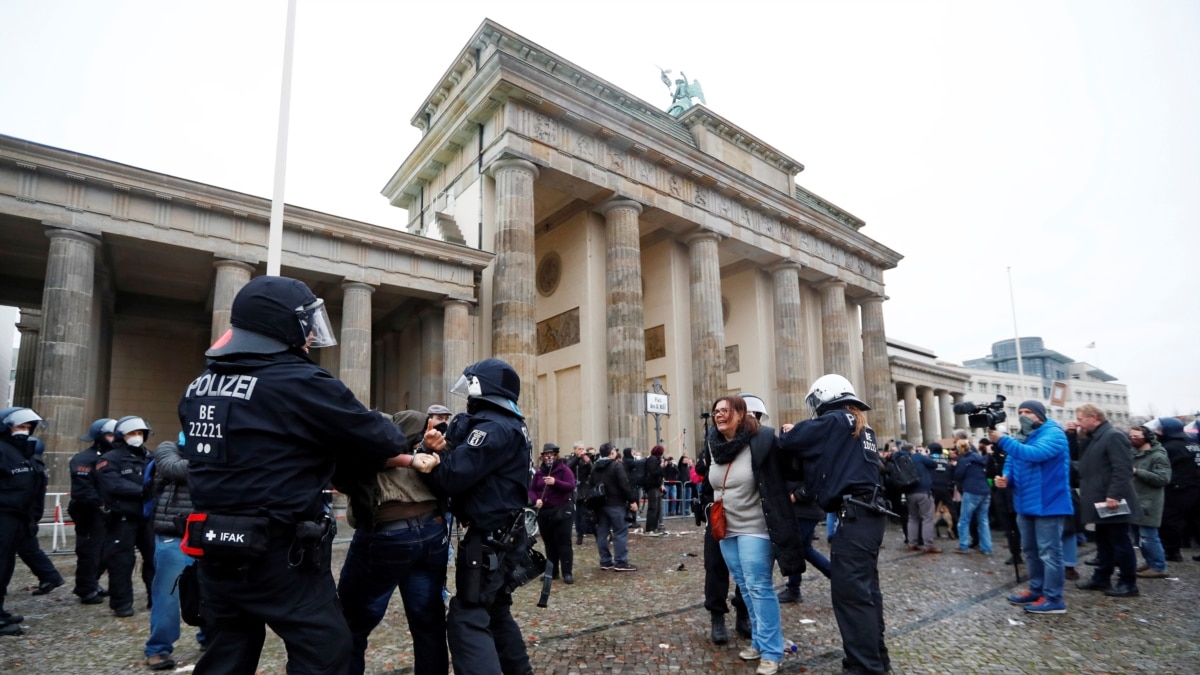 Thousands in Berlin Protest COVID-19 Restrictions