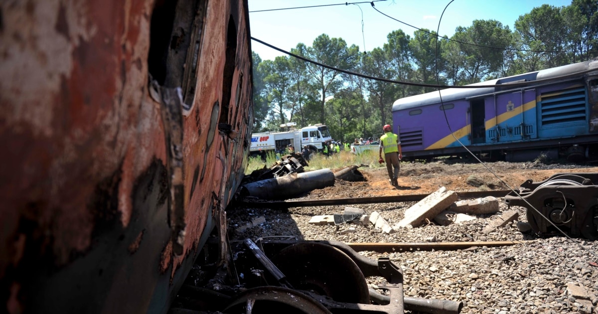 12 Killed, Hundreds Injured in South Africa Train Crash