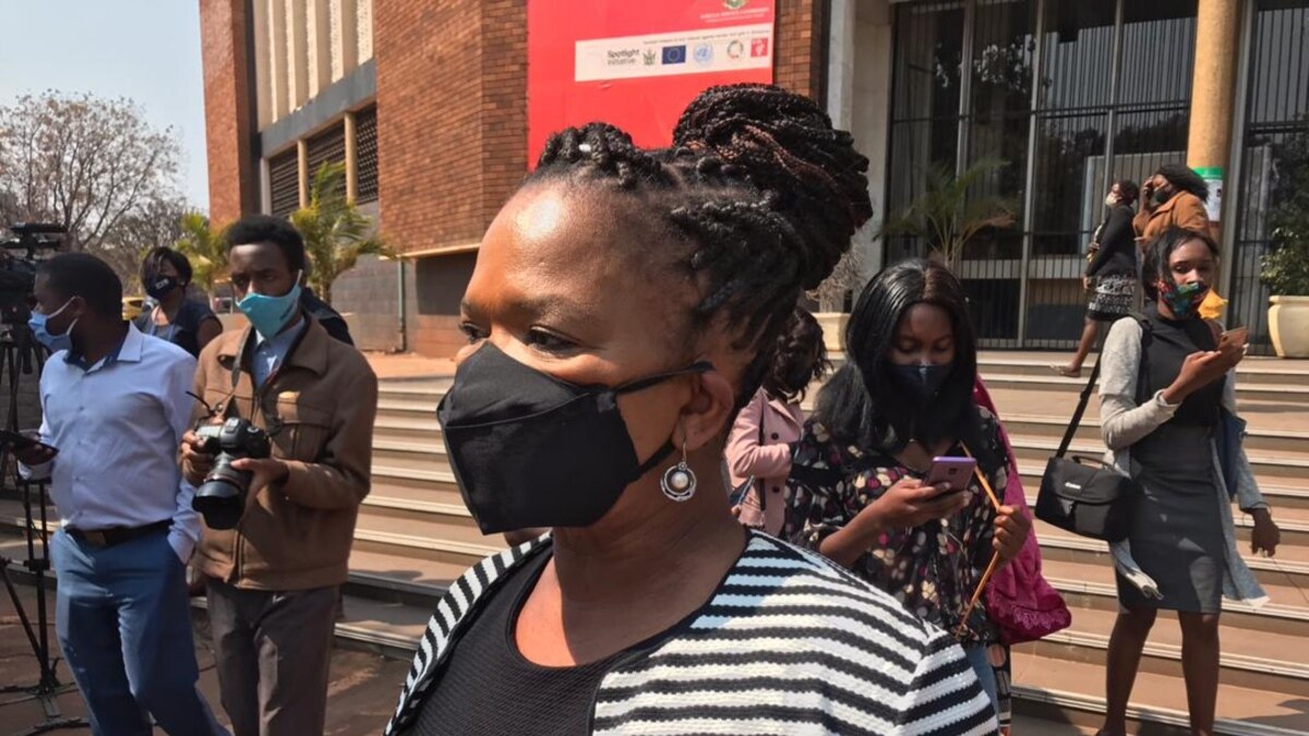 Zimbabwe Court Bars Lawyer from Representing Well-Known Journalist