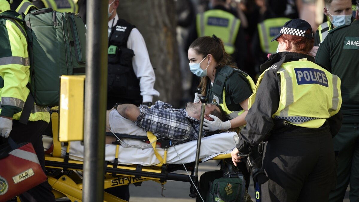 Police, Protesters Clash as London Eyes Tighter Virus Rules