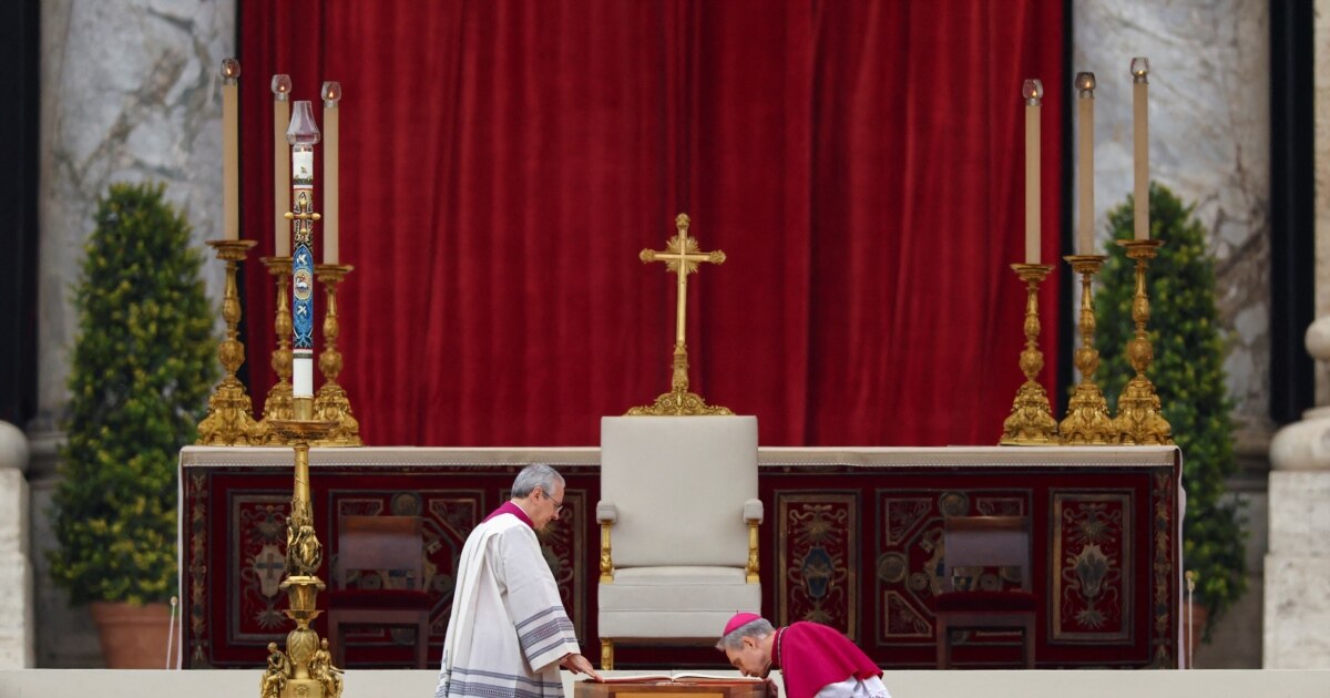 Pope Francis, Faithful Bid Benedict Farewell