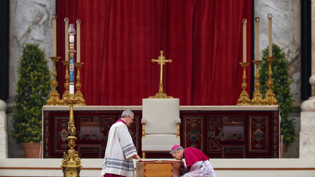 Pope Francis, Faithful Bid Benedict Farewell