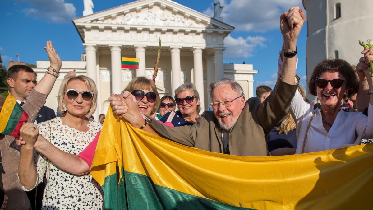 Baltics Mark 30th Anniversary of Key Anti-Soviet Protest