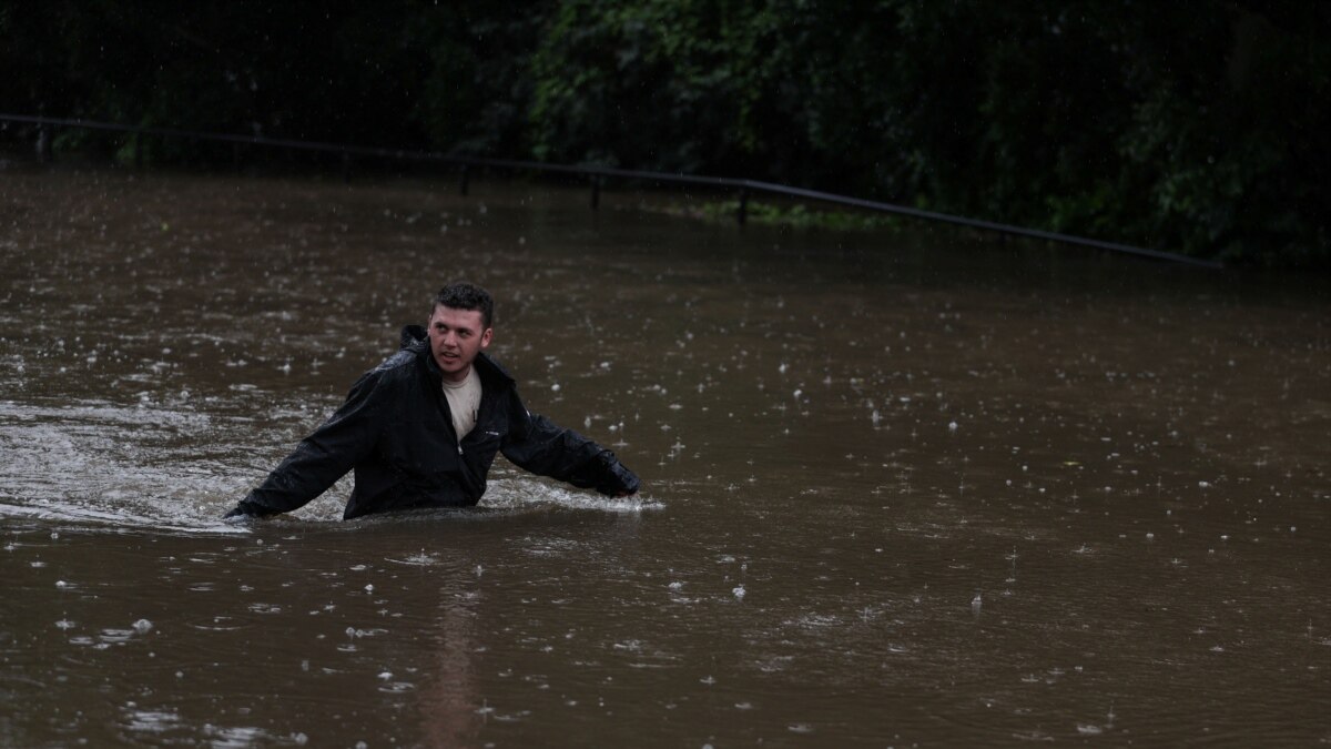 Heavy Rains in Australia's East Bring Worst Floods in 50 Years