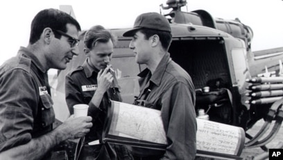 Vietnam War Correspondents Vietnam: A Reporter's War By Hugh Lunn