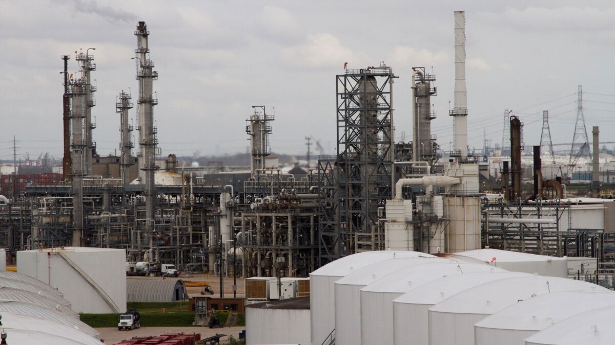 Why Is There a Worldwide Oil-Refining Crunch?