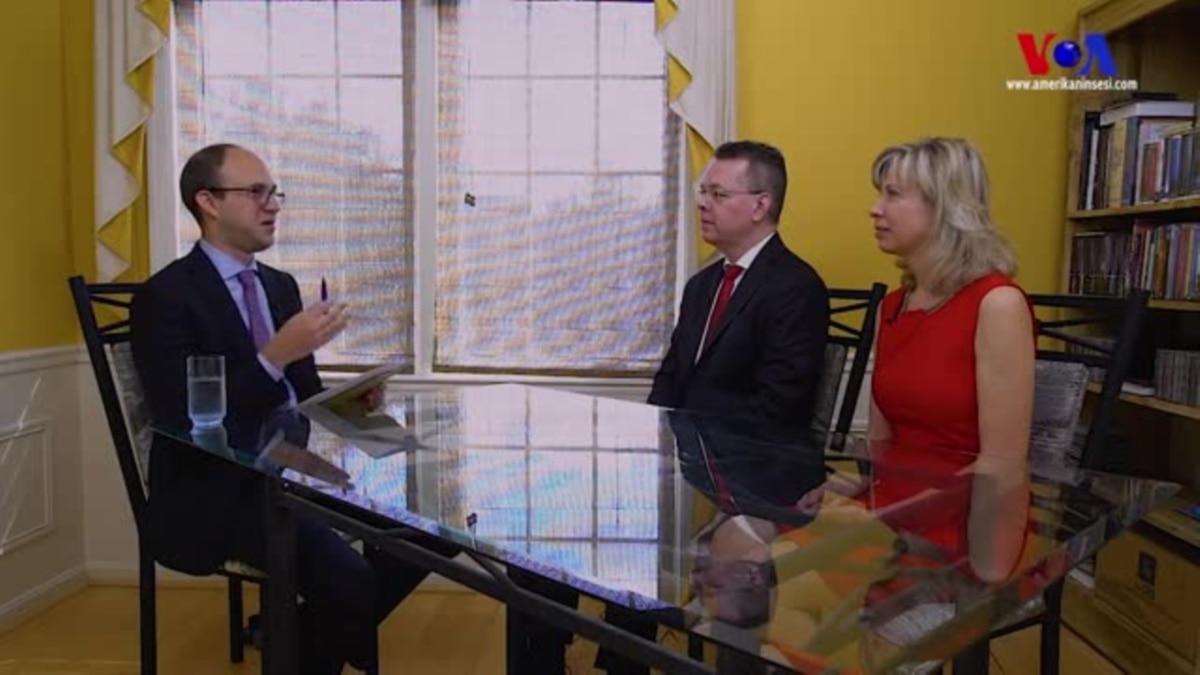 Rahip Brunson VOA Türkçe’ye Konuştu: ‘Yüreğimiz Türkiye’de Kaldı’